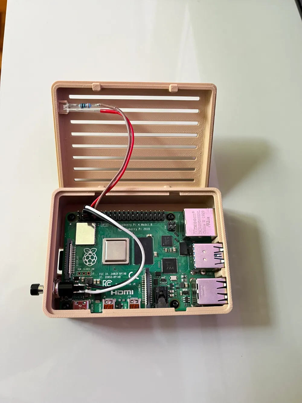 Raspberry Pi 4B Classic Macintosh Style Case by codebender - MakerWorld