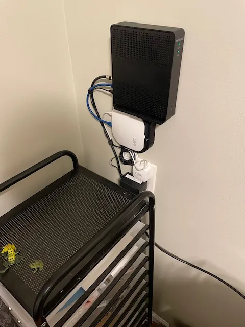 Router/Modem Wall Hanger by T.Phillips - MakerWorld