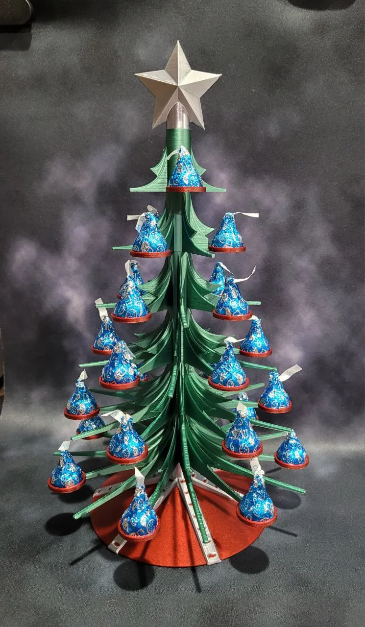 Kissmas Tree with Threaded assembly by dekopuma - MakerWorld