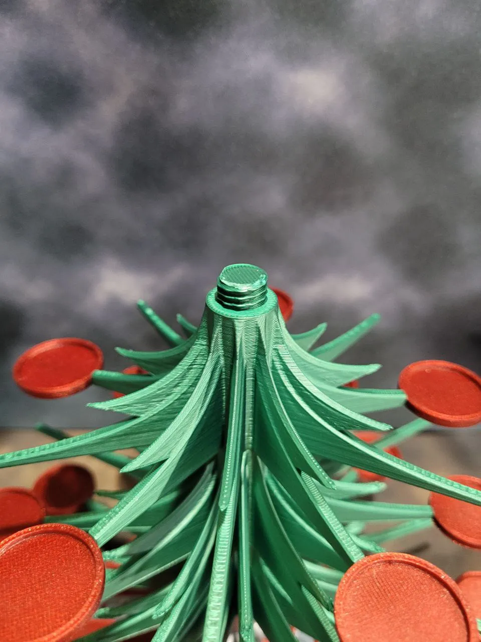 Kissmas Tree with Threaded assembly by dekopuma - MakerWorld