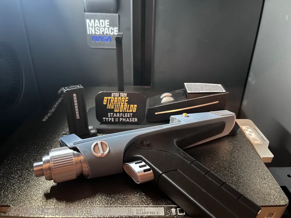 Star Trek Strange New Worlds Phaser and Stand - Free 3D Print Model ...