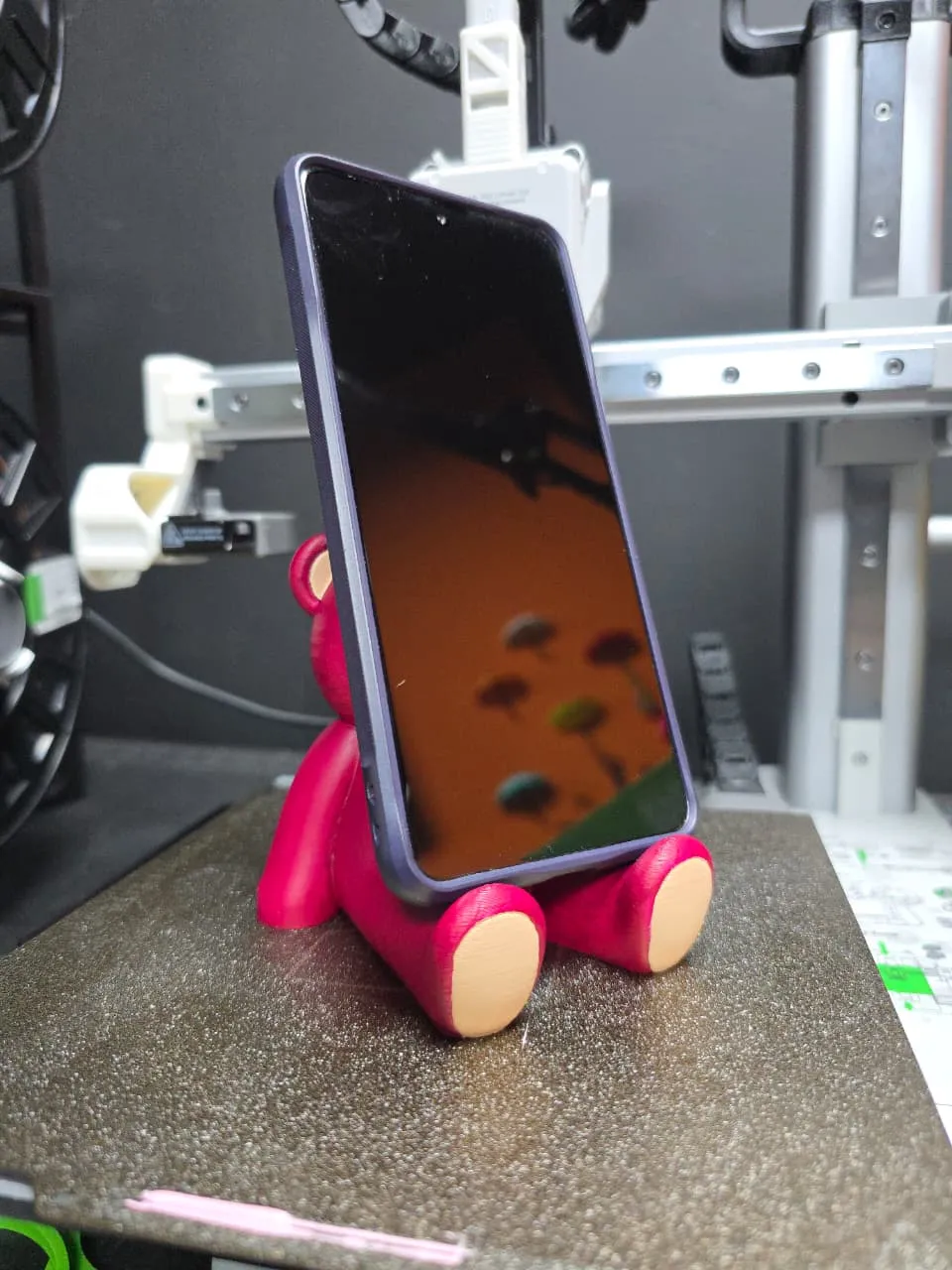 LOTSO PHONE HOLDER (HAPPY BEAR) - Free 3D Print Model - MakerWorld