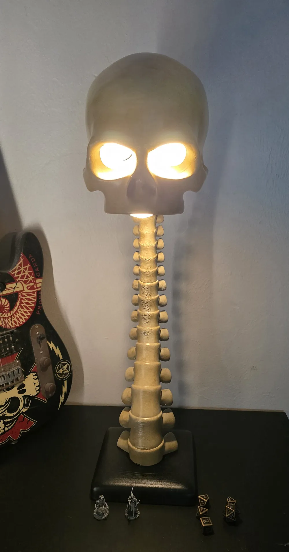 Skull Spine Lamp - Free 3D Print Model - MakerWorld