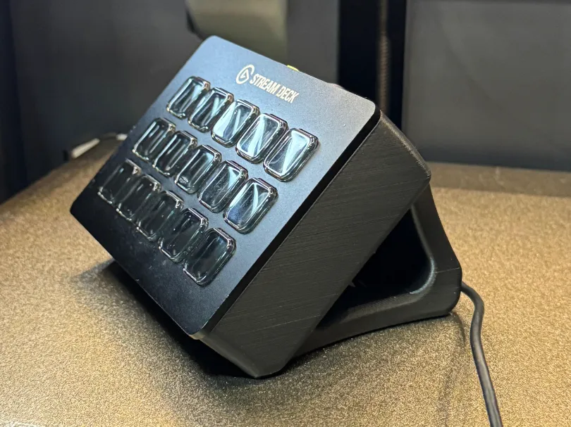 Angled Stand Stream Deck15 Keys V1 - Free 3D Print Model - MakerWorld