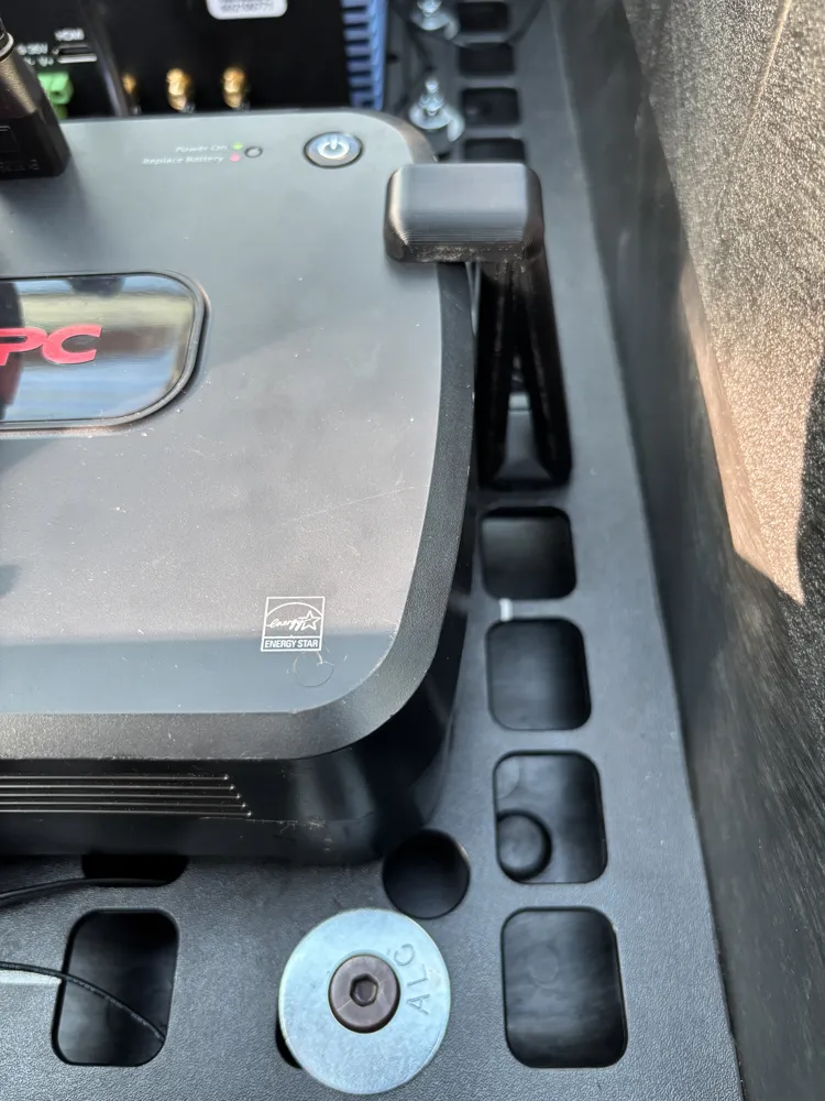 APC USV Montagehalterung für Pelican Molle Panel – Kostenloses 3D ...