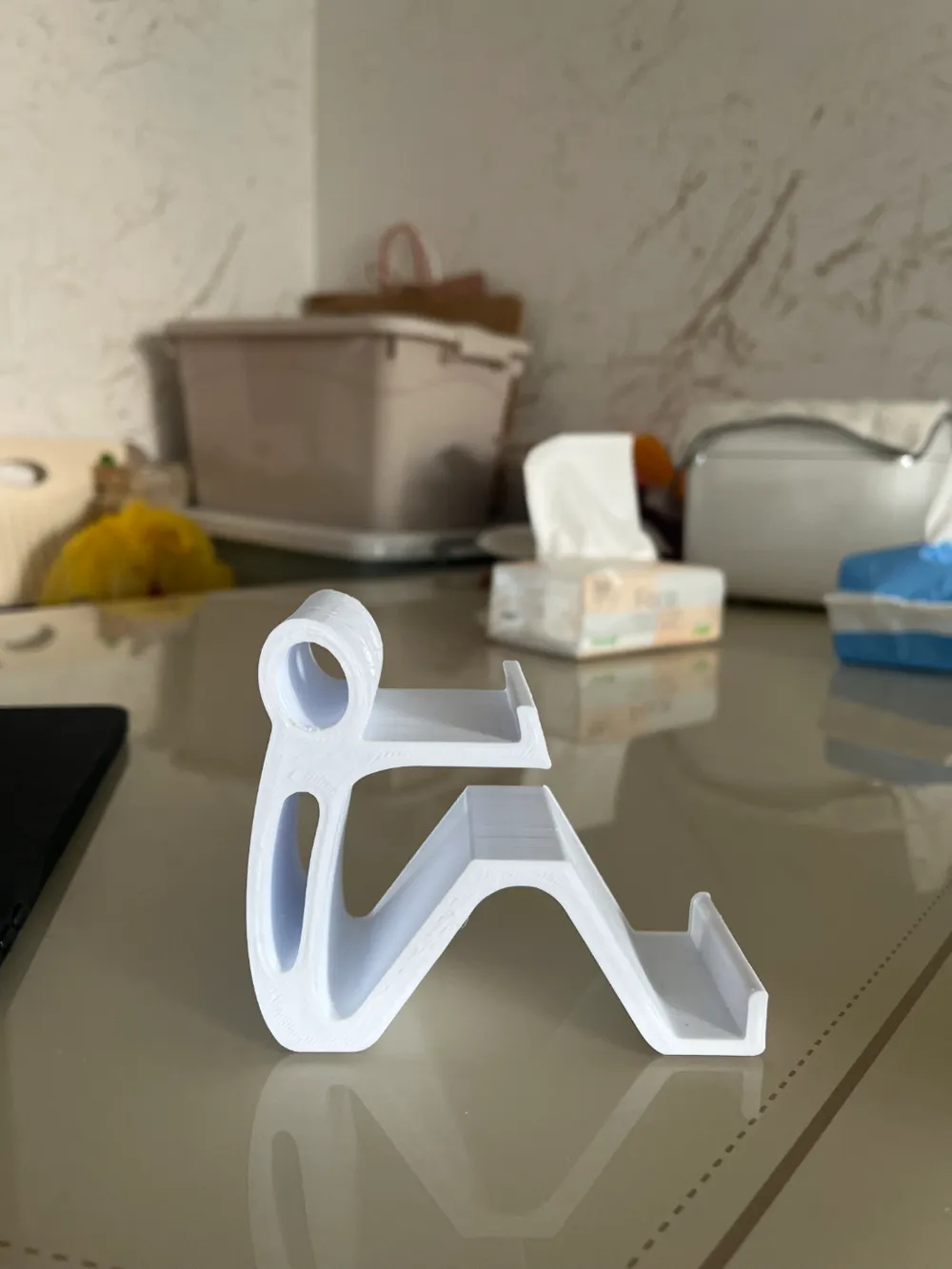human phone holder by Chua - MakerWorld