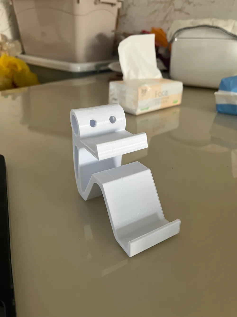 human phone holder by Chua - MakerWorld