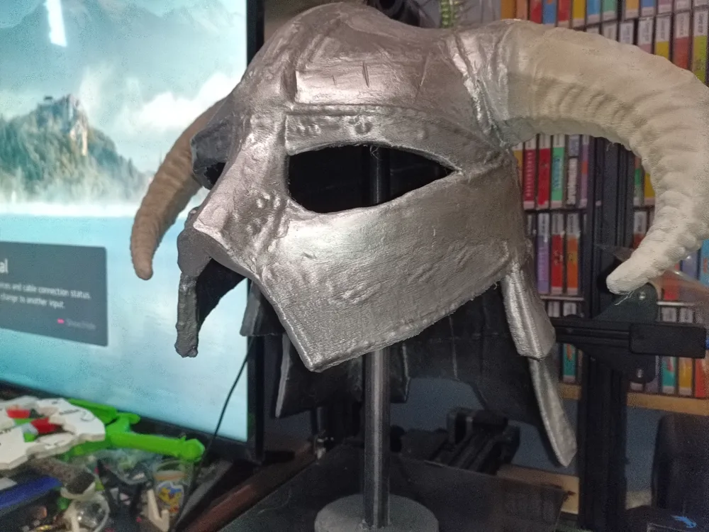 Simple Helmet/Mask Display Stand by Flancanstain - MakerWorld