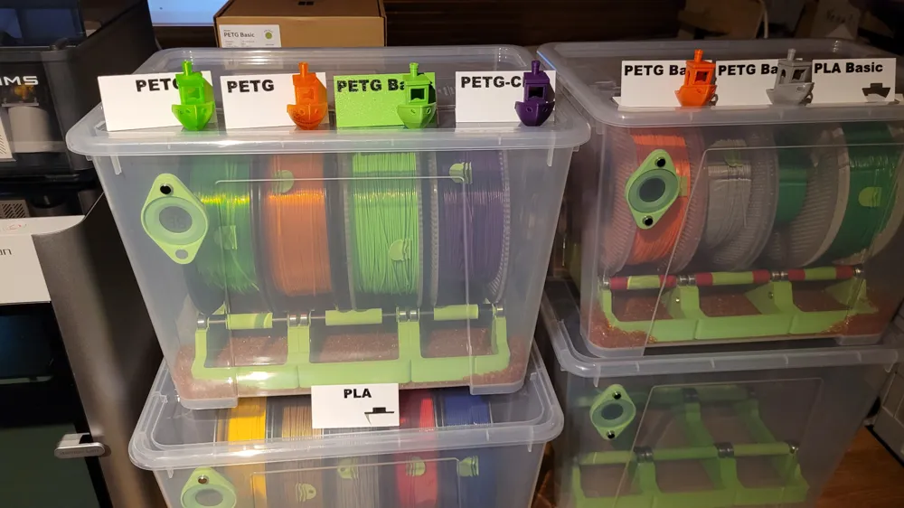 Filament Swatch with Space for Benchy (Two-Color-Print) by Greenhorn ...