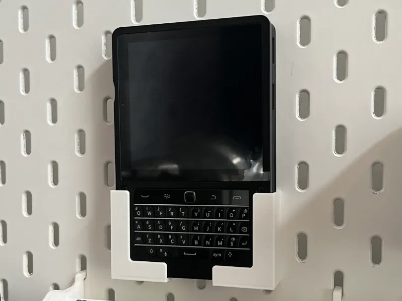 Hackberry Pi CM5 Skadis Mount - Free 3D Print Model - MakerWorld