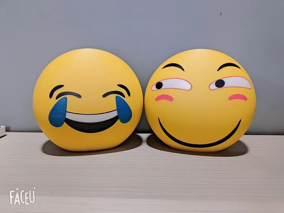 Exclusive WeChat Emoji Pack - Smirk and Crying-to-Laugh Piggy Banks ...