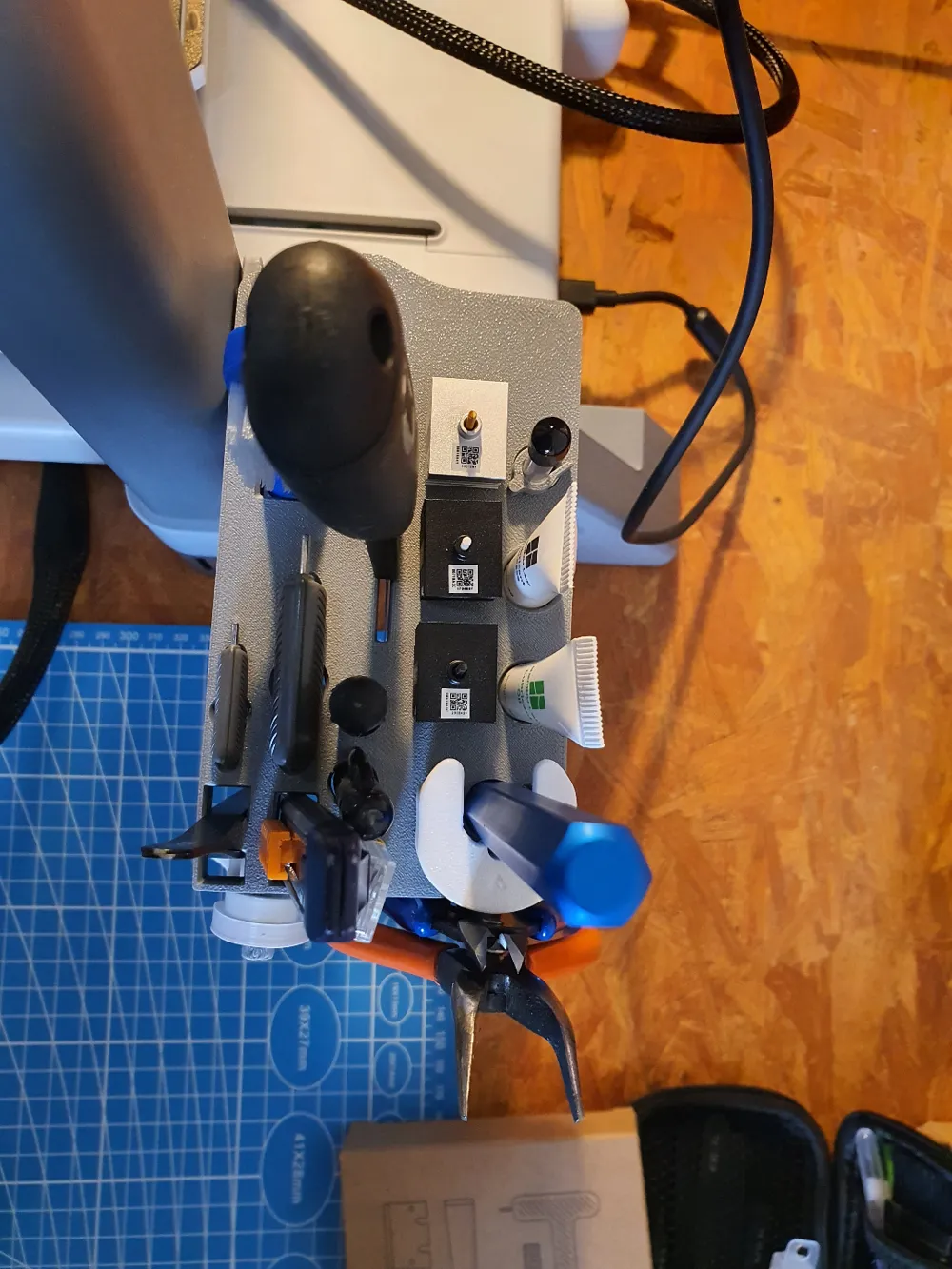 A1 Tools Holder (AMS lite Top Mount) by Phio MakerWorld: Download Free ...