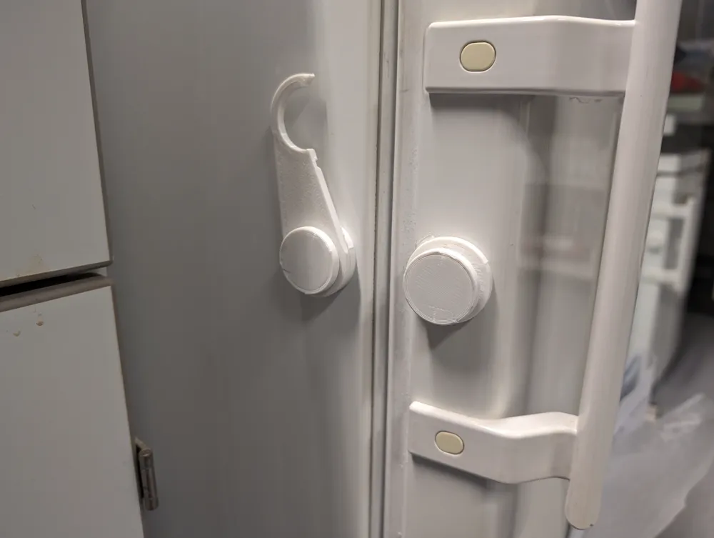 Tron Bike like Fridge door secure snap on hook by G__W__ - MakerWorld