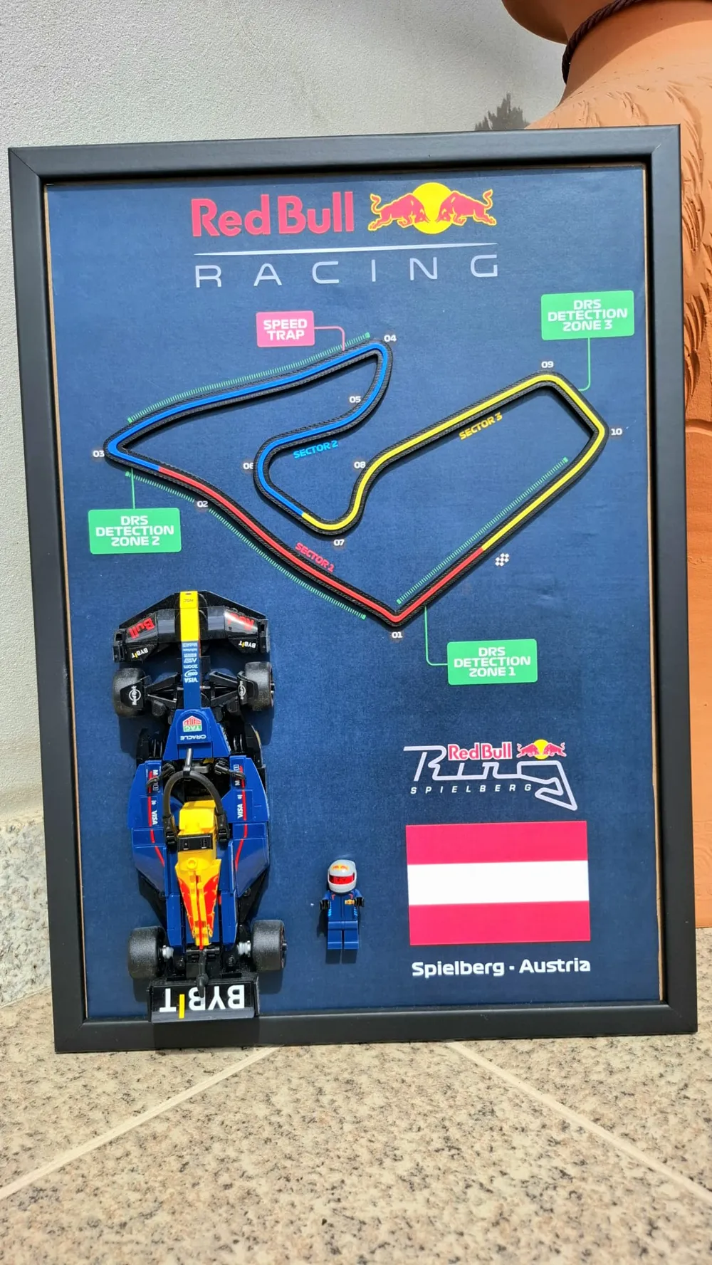 Redbull F1 Speed Champions Frame Mount + 3D Track by Pycho20 MakerWorld ...