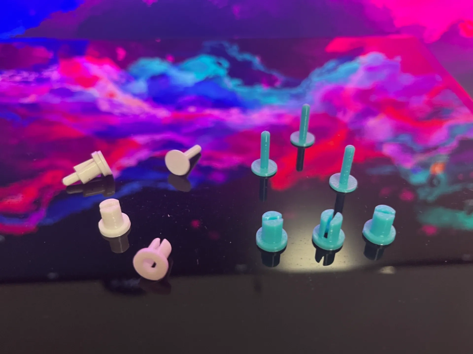 Pegboard accessories, expansion pins, expansion studs can hang pictures ...