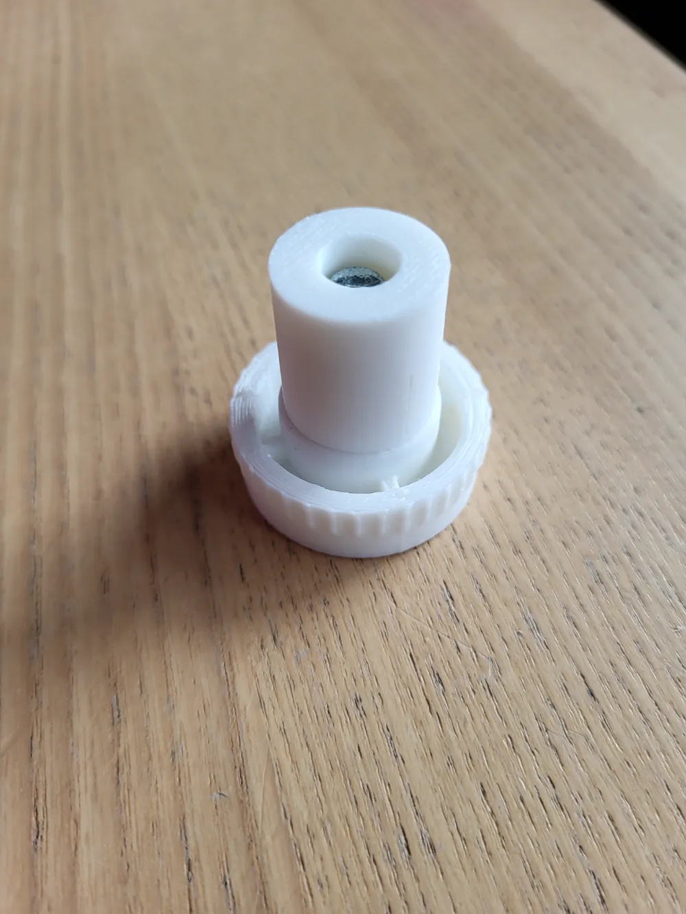 Table base with embedded screw by Andi_Arbeit - MakerWorld