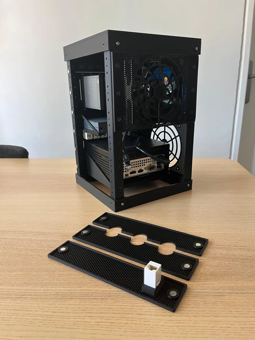 Microlab 2 - Mini Modular Home Server Rack - Free 3D Print Model ...