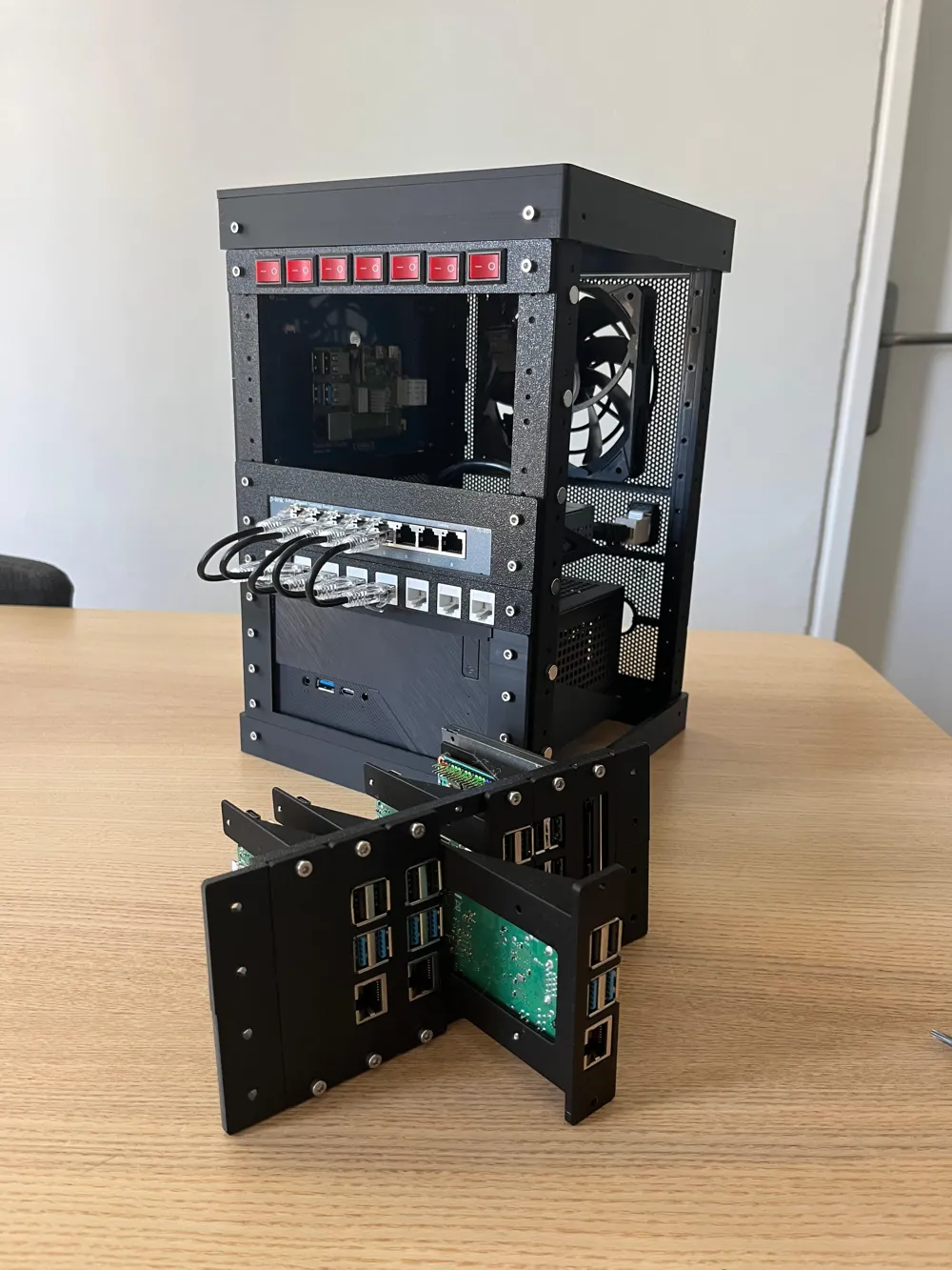 Microlab 2 - Mini Rack Modular para Servidor Doméstico por CB4D ...