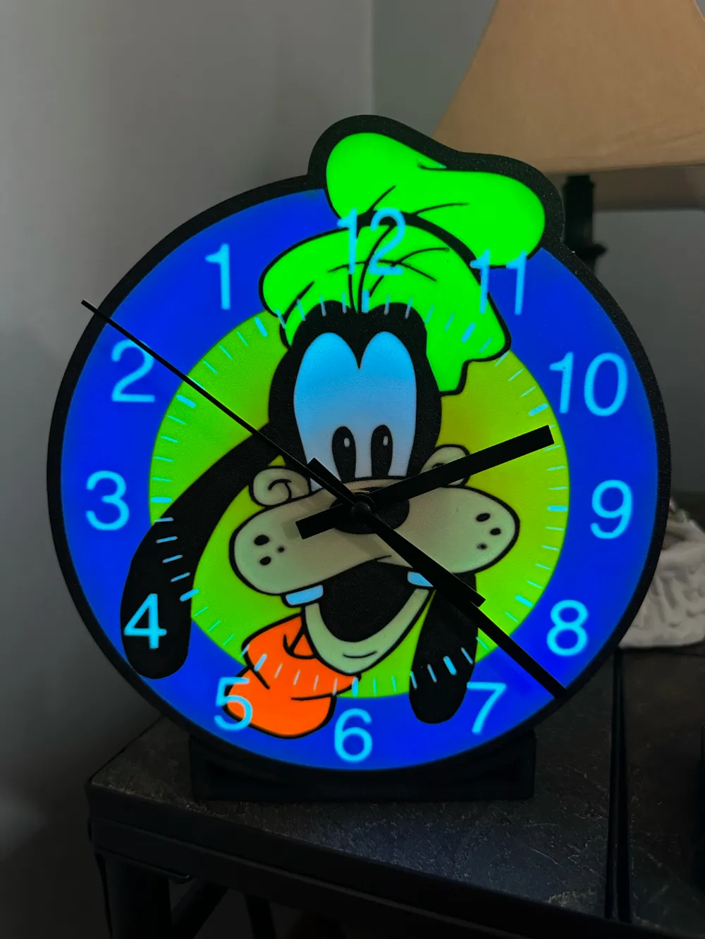 Goofy Lightbox Clock by extremes31 - MakerWorld