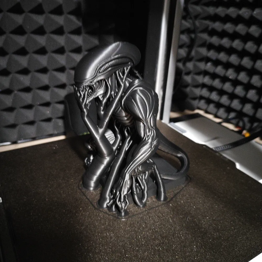 Xenomorph Sculpture - Free 3D Print Model - MakerWorld