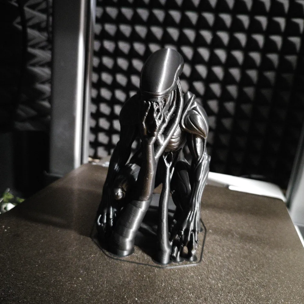 Xenomorph Sculpture - Free 3D Print Model - MakerWorld