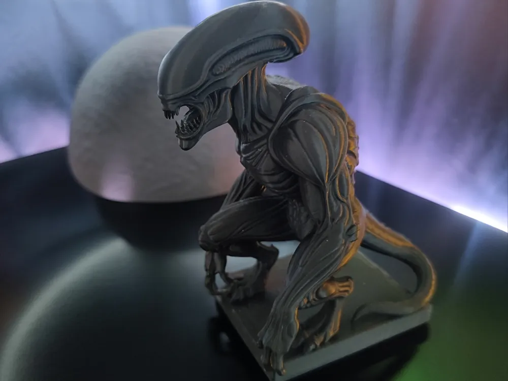 Xenomorph Sculpture - Free 3D Print Model - MakerWorld