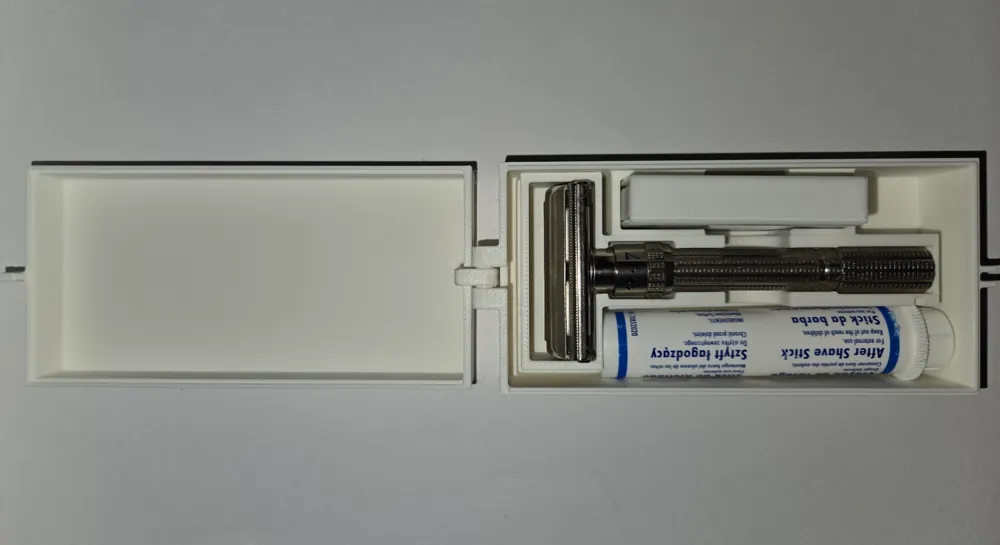 gillette slim adjustable DE razor (travel) case by user_2043060156 ...