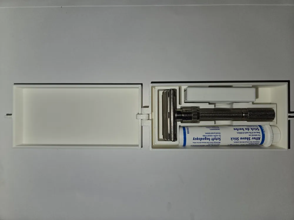 gillette slim adjustable DE razor (travel) case by user_2043060156 ...
