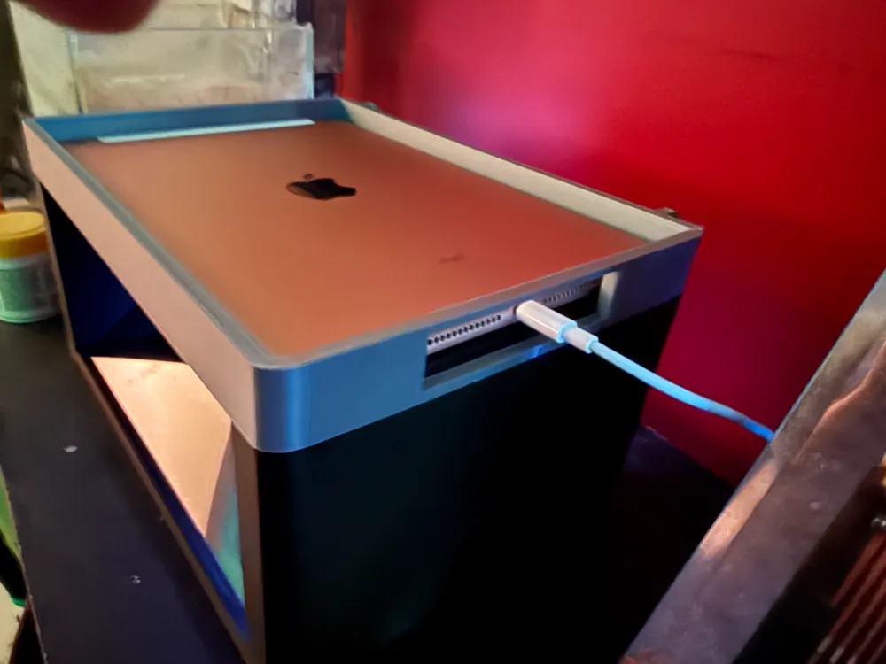 iPad 9.7" Hologram Box by kangarooso - MakerWorld