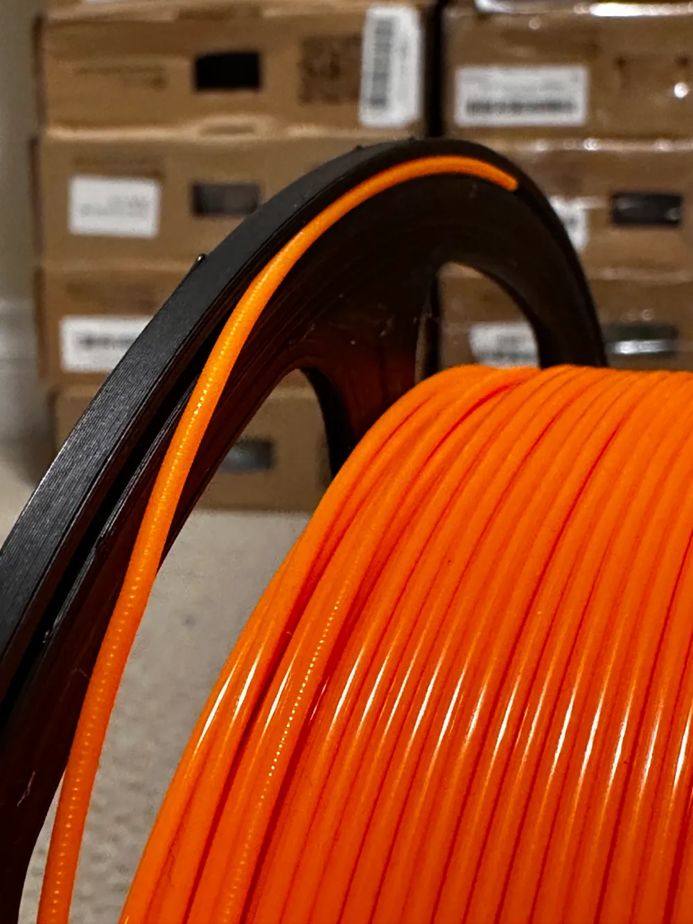 Universal spool adapter (with filament tags) by madizmo - MakerWorld