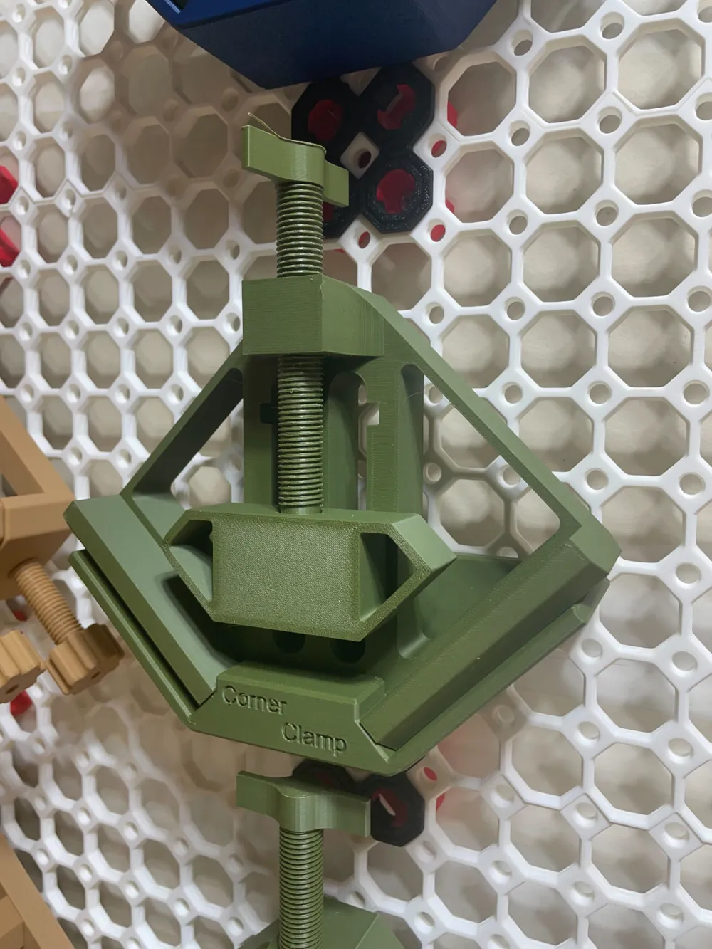 Corner clamp mount to multiboard by randomdori - MakerWorld