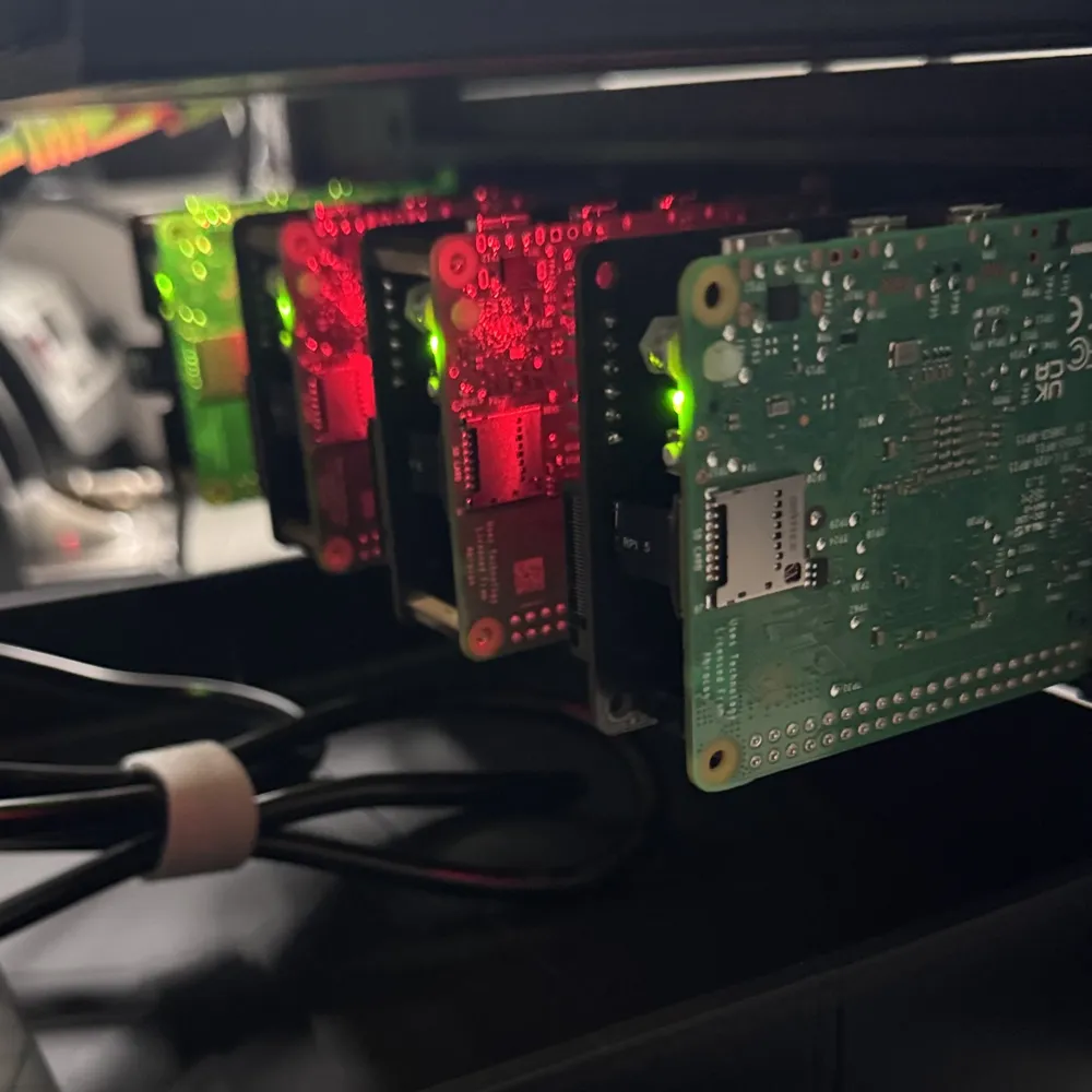 Mini Rack Modular de 10 pulgadas para servidor doméstico por JiltedGeek ...