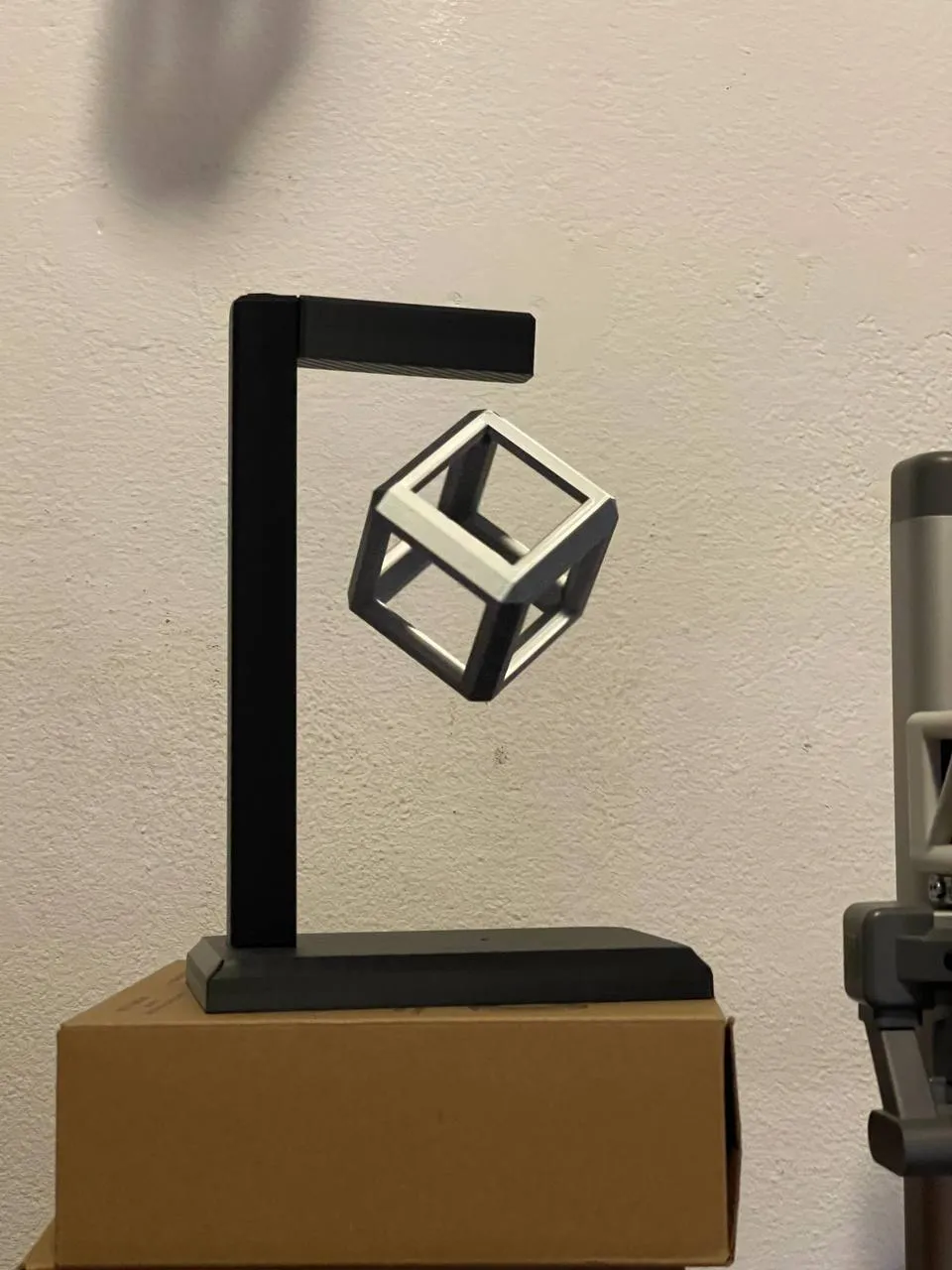 Magnetic Levitation Cube "Black Floater" - Free 3D Print Model - MakerWorld