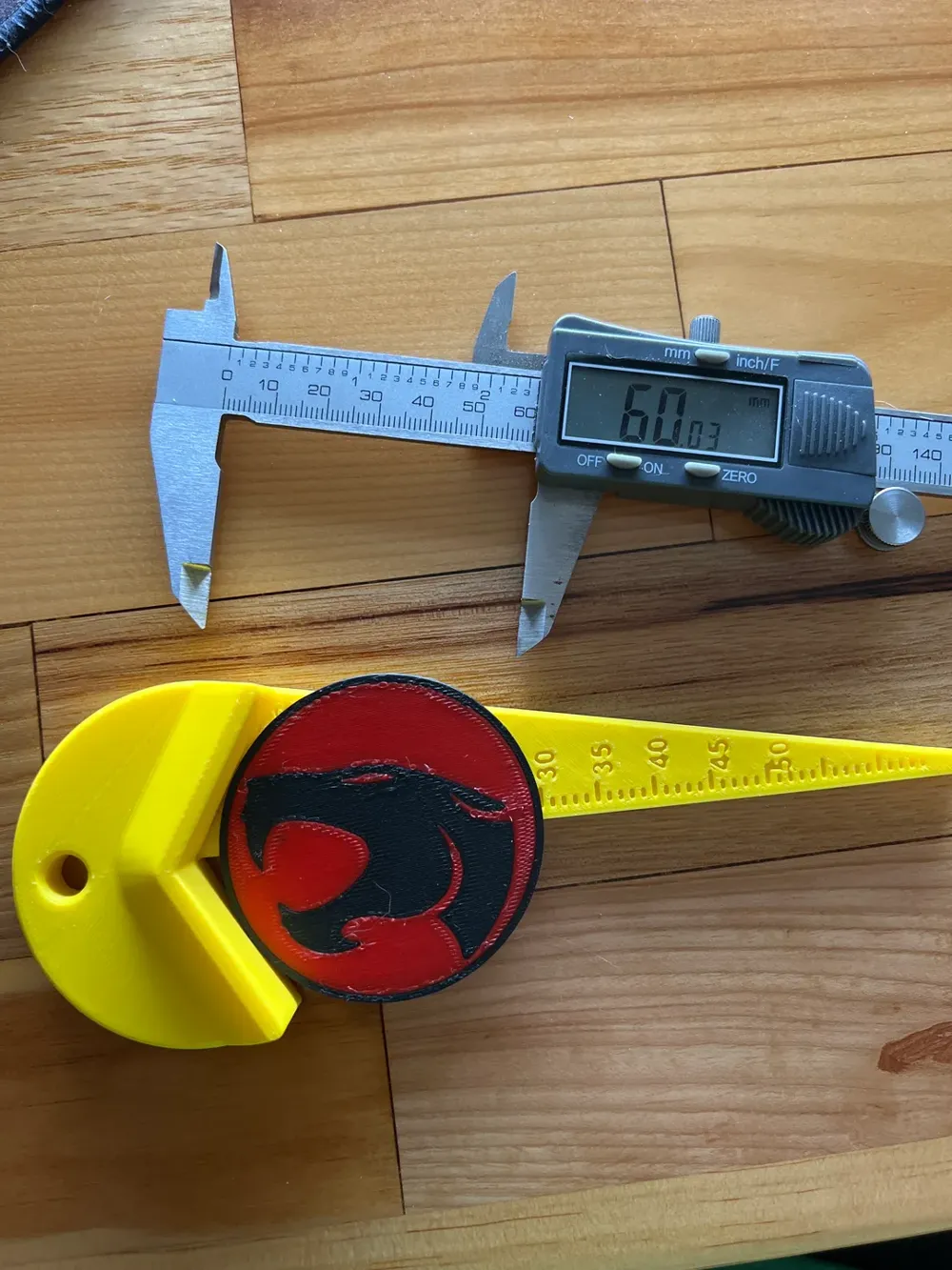 Radius measurement tool and Cylinder center finder by WORM.eu - MakerWorld