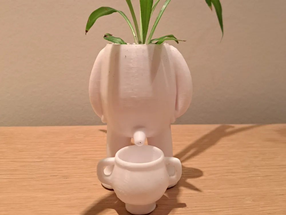 Peeing boy planter with cup by Atjpatatatj - MakerWorld