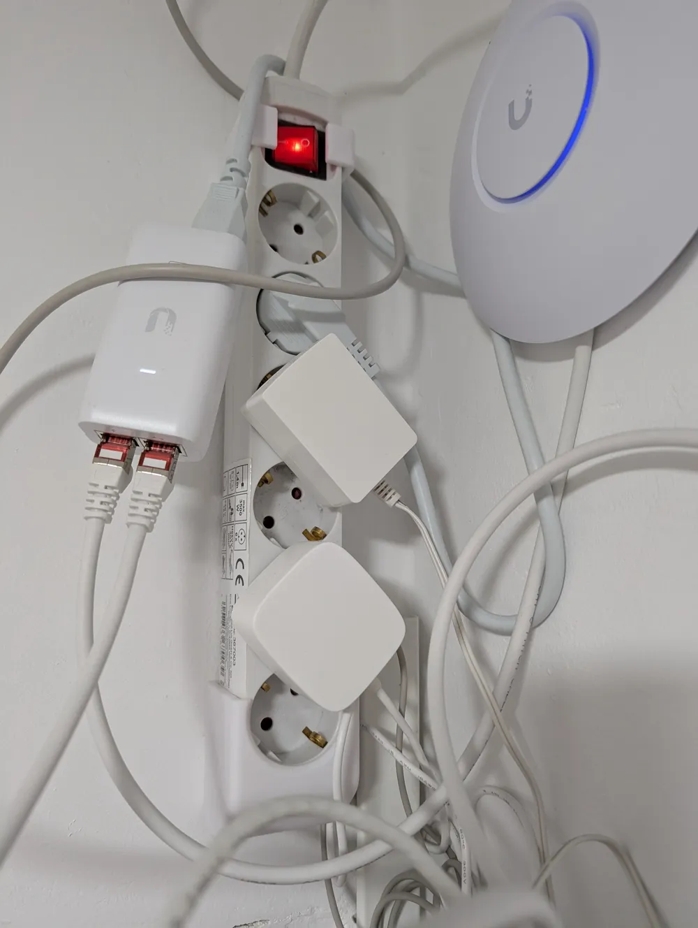 Power strip - Wall mount clips 48cm & 53cm by zeddiArts MakerWorld ...