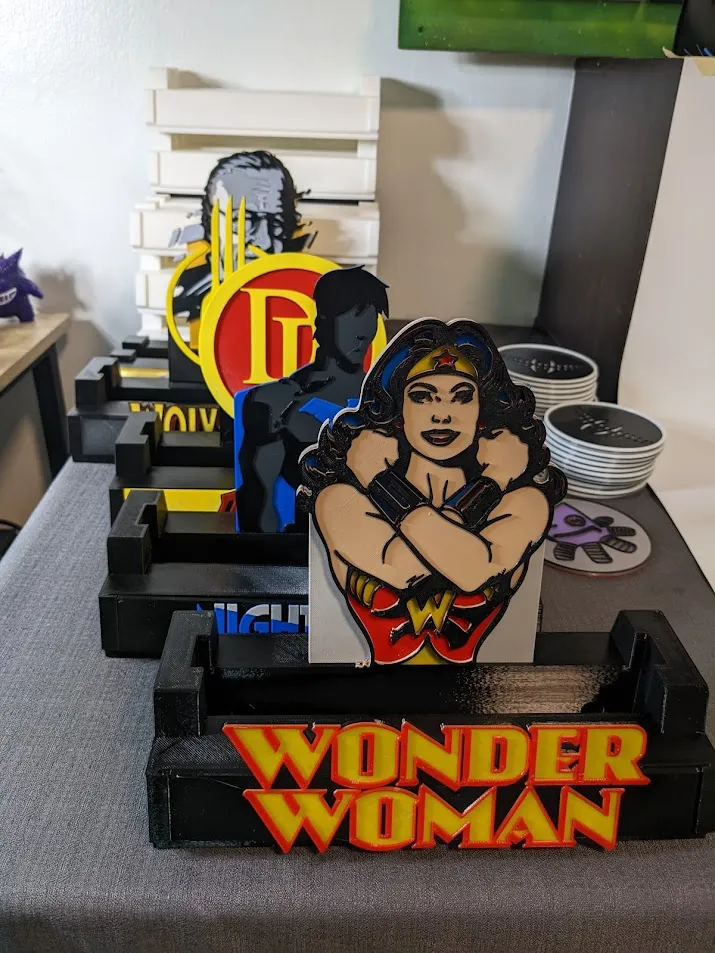 Wonder Woman Slab Stand - Stand It Up by standitupstoreMakerWorld ...