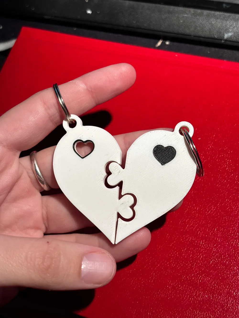 Valentine's Day broken heart keychain - Free 3D Print Model - MakerWorld