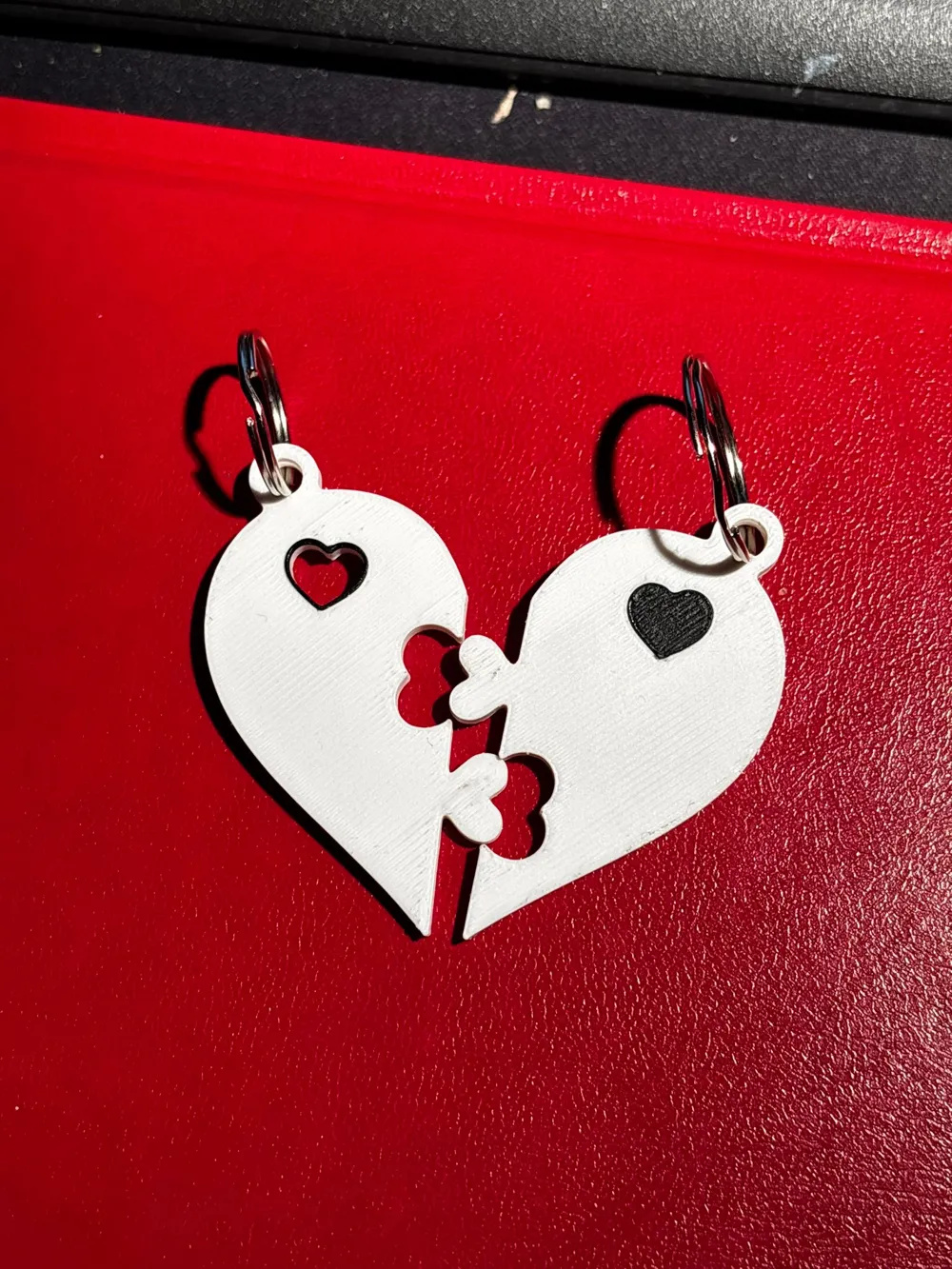 Valentine's Day broken heart keychain - Free 3D Print Model - MakerWorld