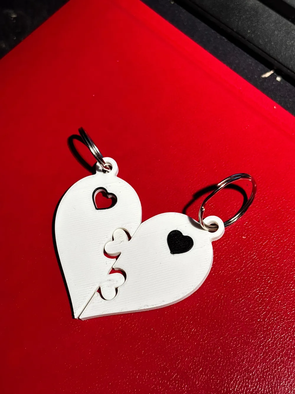 Valentine's Day broken heart keychain - Free 3D Print Model - MakerWorld