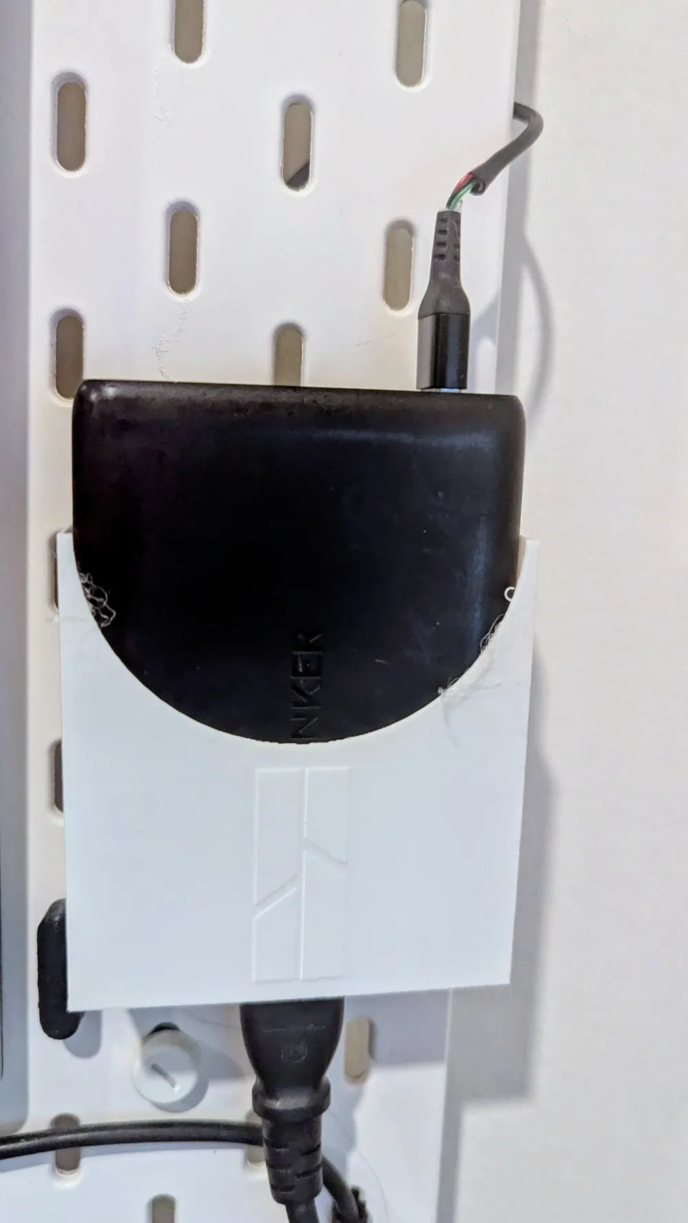 Skadis mount 6 port Anker - Free 3D Print Model - MakerWorld