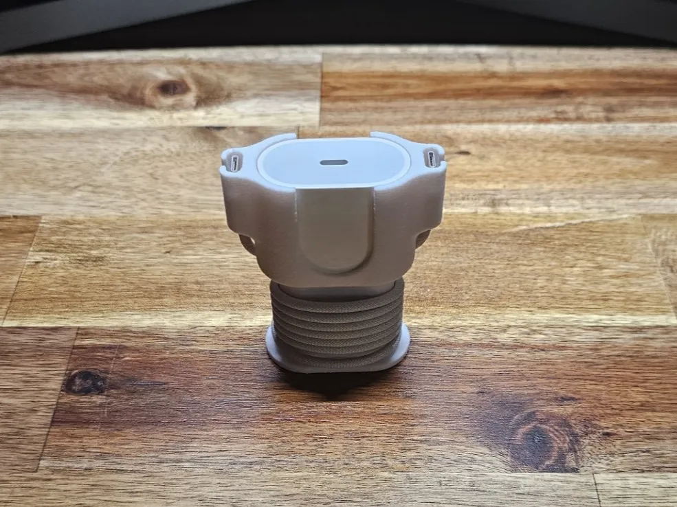 Ipad power brick for travel by JAlmarza98 - MakerWorld