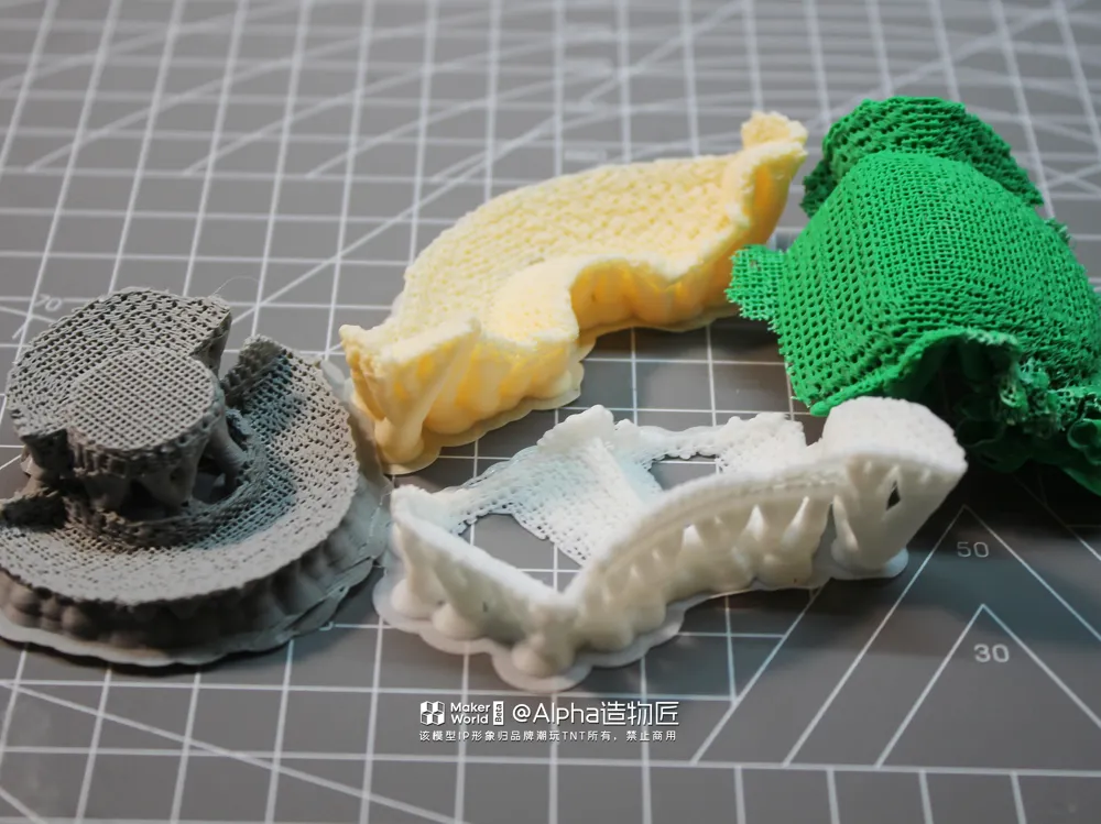 Christmas-themed figure - Rayan exchanging gifts - high-precision multi-part - no AMS required ...