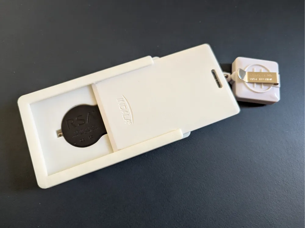 RSA token and keycard holder 2mm v1.1 by Drumtron - MakerWorld