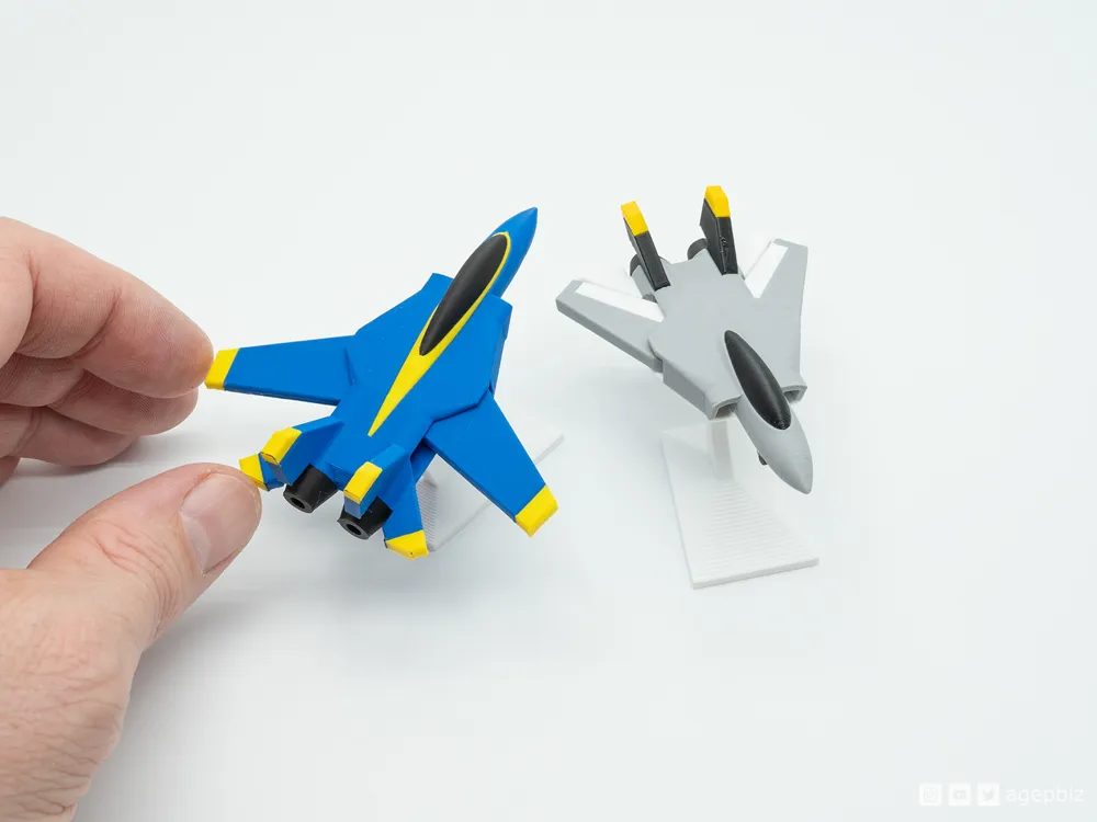 Tiny Multicolor Jet Fighters - Print-in-place and Articulated by ...