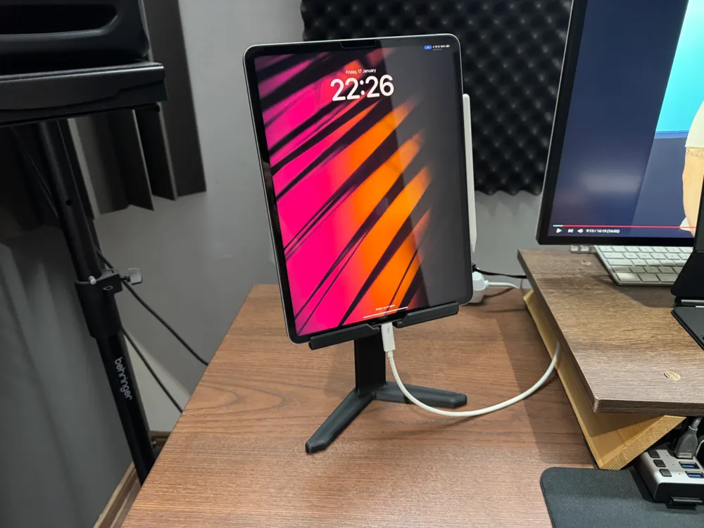 Monitor-like iPad/Tablet Stand - Free 3D Print Model - MakerWorld