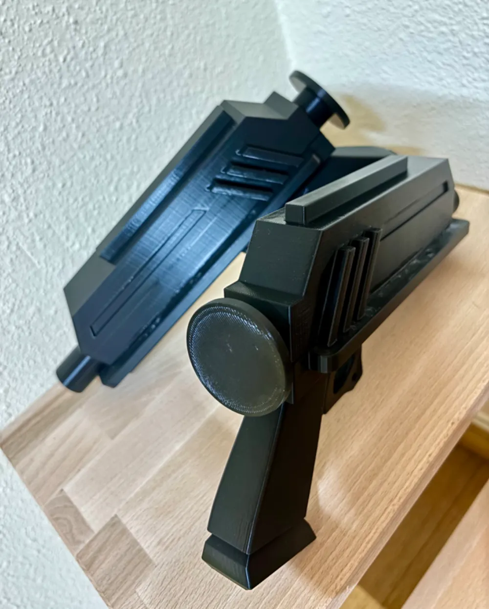 DC-17 Hand Blaster Pistol Captain Rex Remixed by Acheituno - MakerWorld