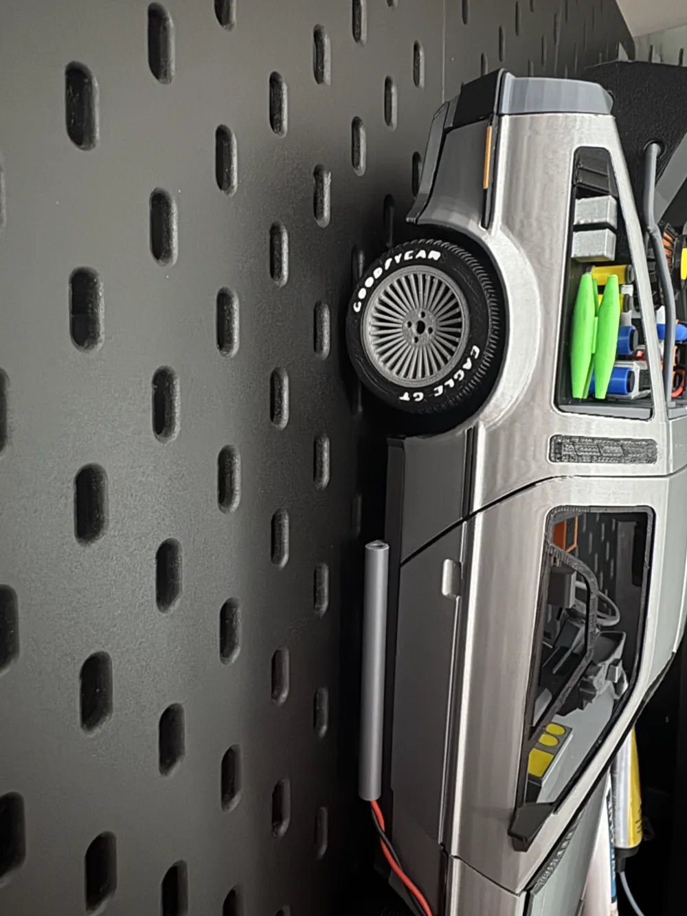 Delorean Time Machine Skadis mount -@Wcad00 by Ohan MakerWorld ...