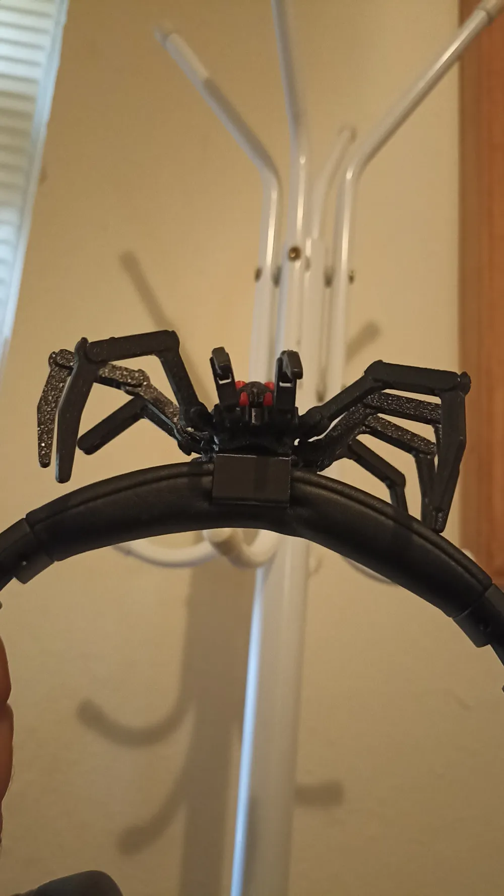 Headset clip for articulated spider Remixed by Ray c: MakerWorld ...