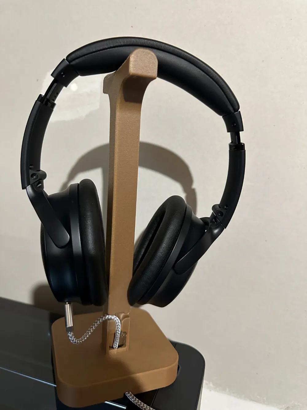Headphone Stand with Wire Routing by 3D By P MakerWorld: Download Free ...